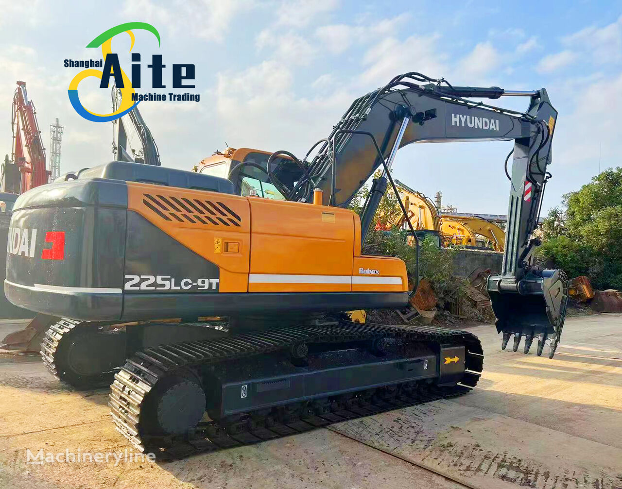 Hyundai R225 225-9 tracked excavator for sale China Shanghai, XR39597