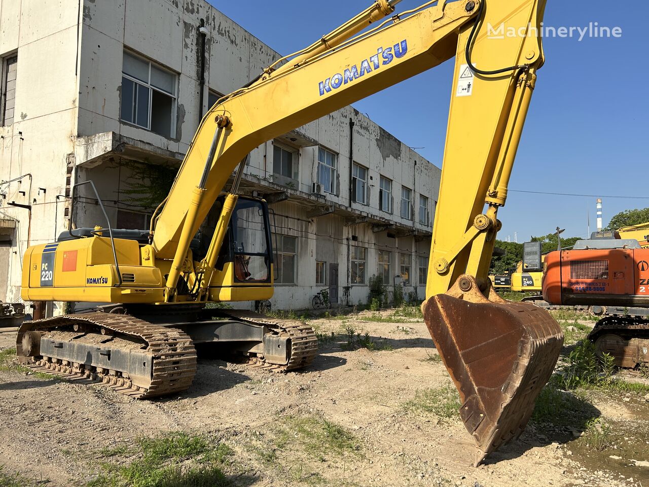 KOMATSU PC220-7 tracked excavator for sale China Shanghai, RT35713