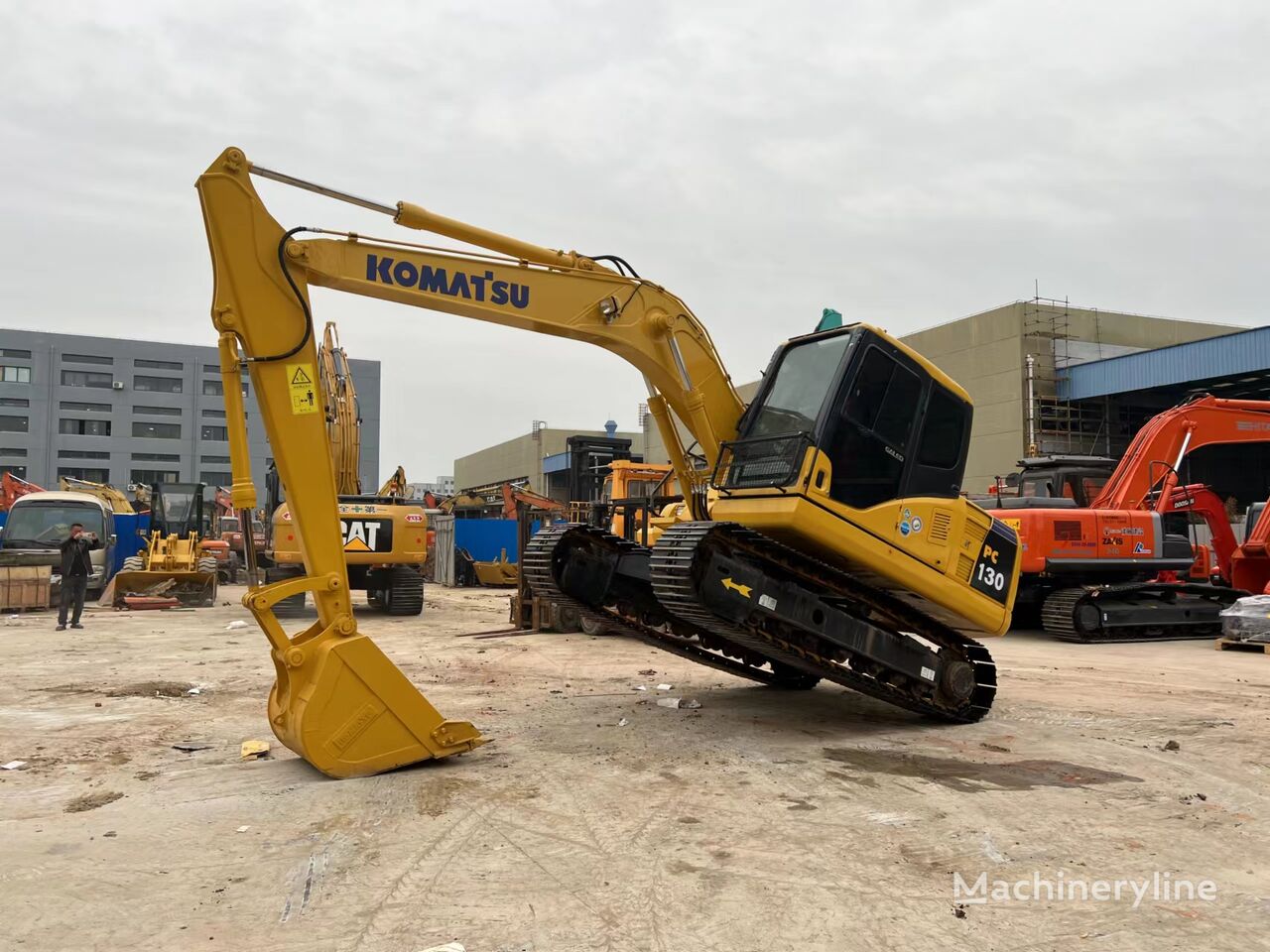 KOMATSU PC130-7 tracked excavator for sale China Shanghai, JW33204