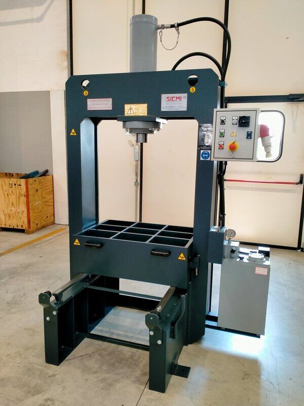 SICMI PBM 70 hydraulic press for sale Austria Wiener Neudorf, GM33213
